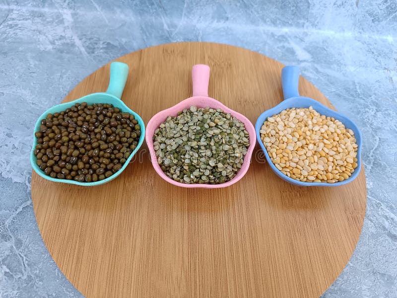 Green Gram Whole Split Yellow Cups Stock Photo - Image of diet, split ...