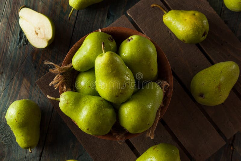 Green Organic Bartlett Pears Stock Image - Image of vegan, organic ...