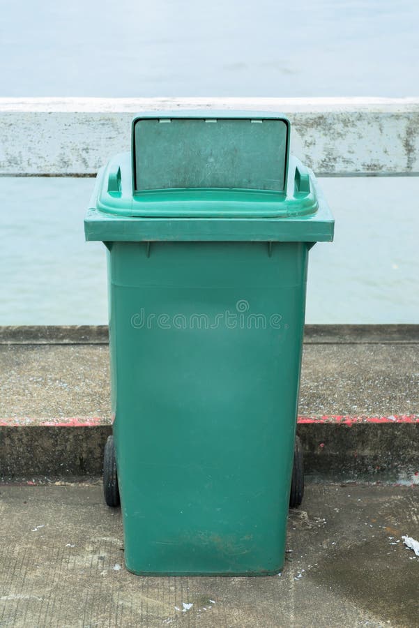 Green recycle garbage can stock photo. Image of icon - 32835922