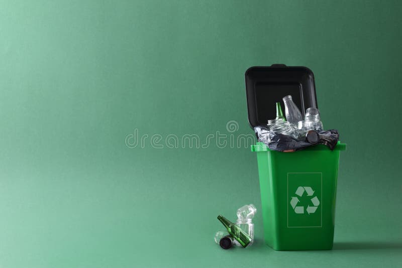 Green Trash Container Stock Illustrations – 26,508 Green Trash ...