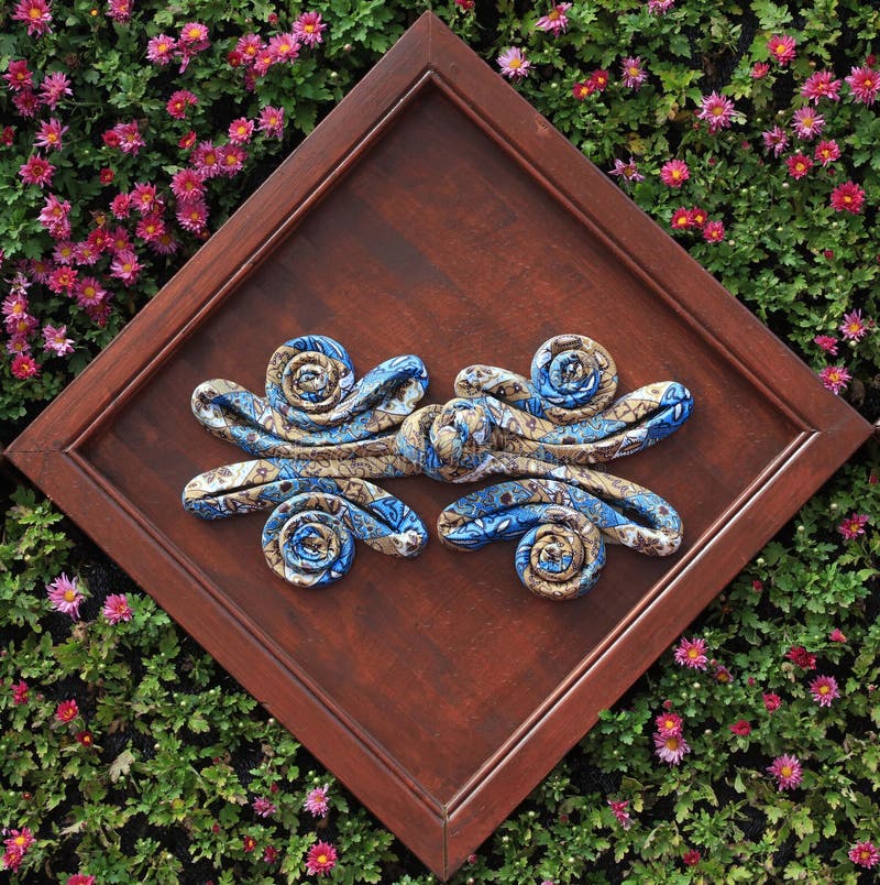 Green Sculpture Chinese Traditional Loop Shape Stock Photos - Free ...