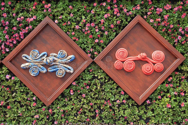 Green Sculpture of Chinese Traditional Loop Shape Stock Photo - Image ...