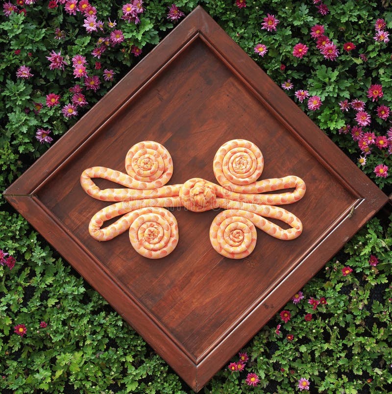 Green Sculpture of Chinese Traditional Loop Shape Stock Photo - Image ...