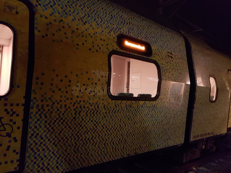 Green train editorial stock photo. Image of dutch, trains - 104460263