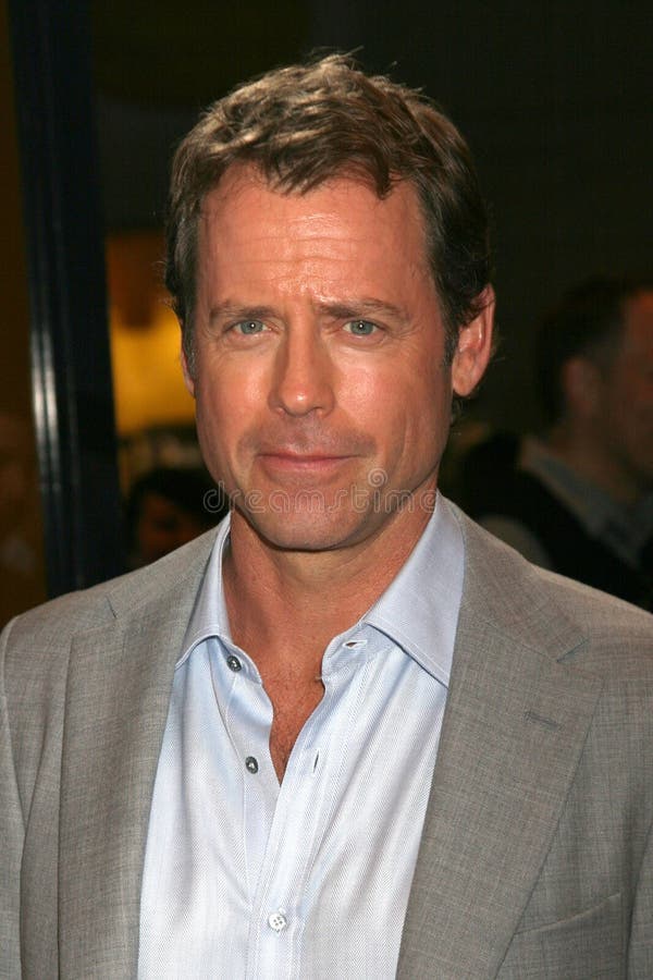 Greg Kinnear editorial stock image. Image of bogner, arriving - 20327354