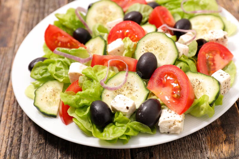 Grekisk sallad fotografering för bildbyråer. Bild av olivgrön - 94430165