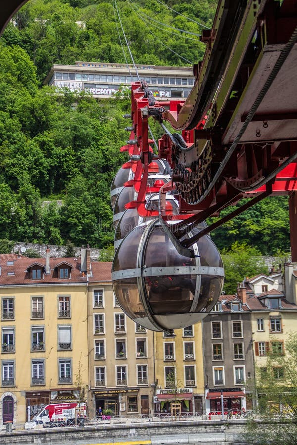 Grenoble funicular imagen editorial. Imagen de exterior - 50091900