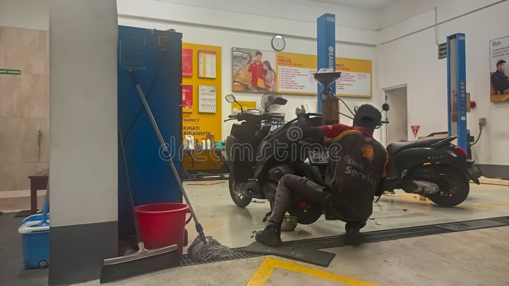 22,366 Oil Change Fo Stock Photos - Free & Royalty-Free Stock Photos ...