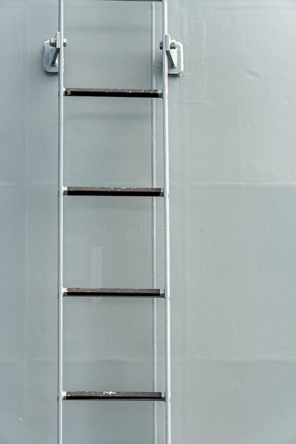 Grey Colored Fixed Type Rigid Ladder with Non Skid on the Step Onboard ...