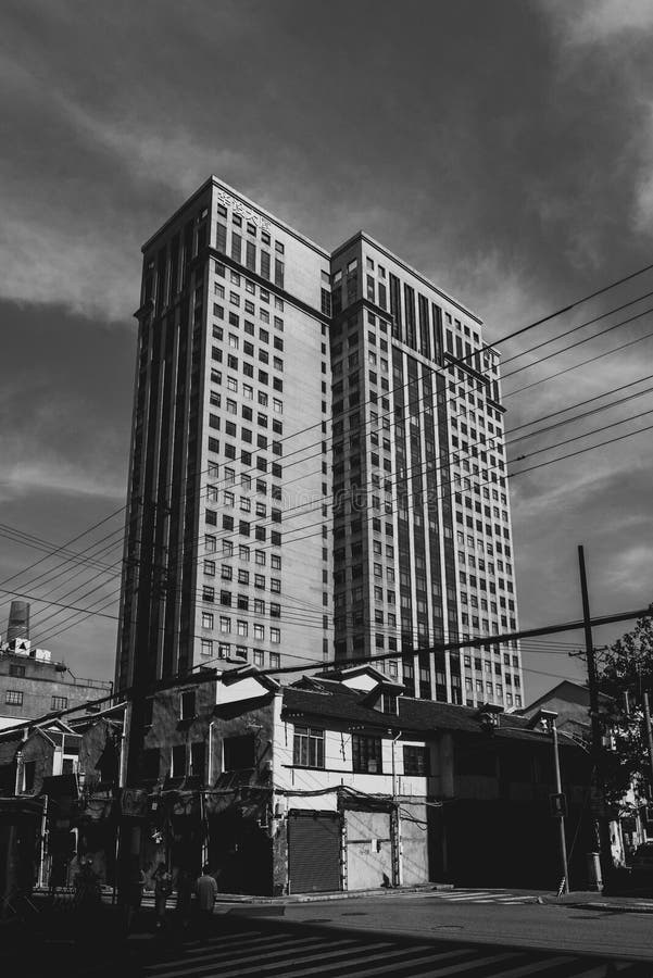 Greyscale Shot of a Tall Building Editorial Photo - Image of urban ...