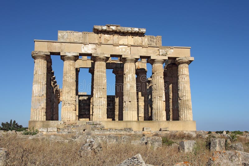 Griechischer Tempel stockfoto. Bild von spalte, altertum - 25688344