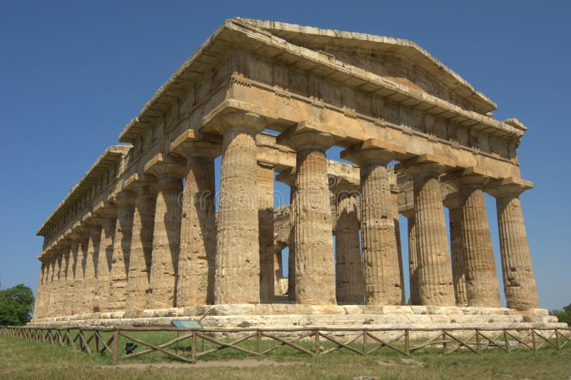 Griechischer Tempel Paestum Stockfoto - Bild von pfosten, griechenland ...