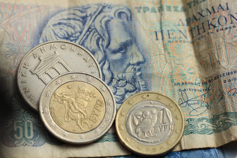 Griekse Muntstukken Op Euro Nota's Stock Afbeelding - Image of ...