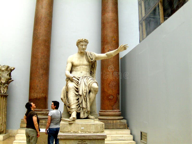 Grieks Standbeeld Het Museum Van Pergamon in Berlijn Redactionele ...