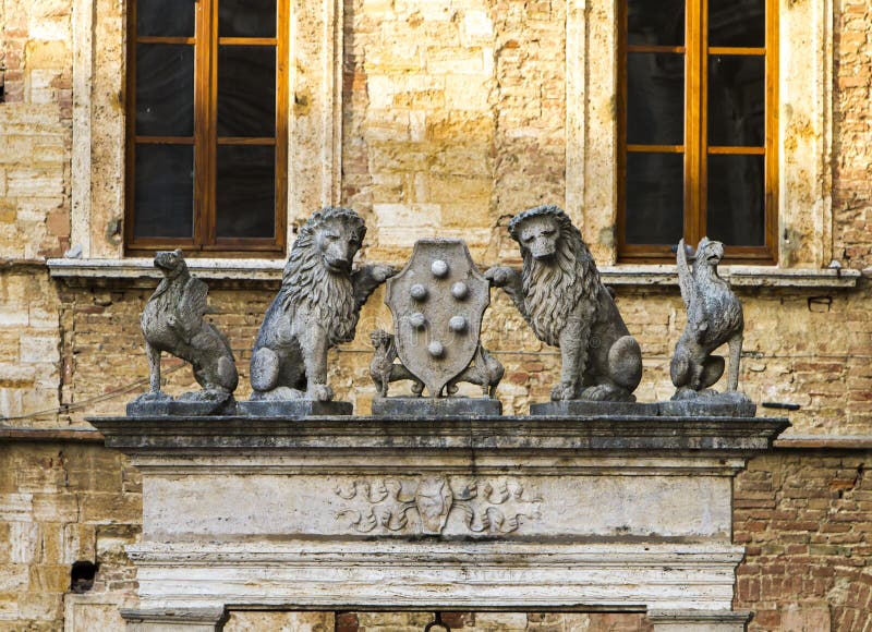 Leone E Grifone, Creature Mitiche Al Dei Priori Di Palazzo A Perugia ...