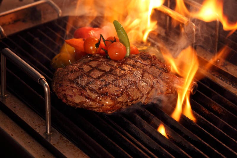 Grill-Rindfleisch stockbild. Bild von mittagessen, gewürze - 16188537