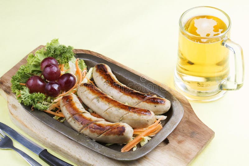 Wurst und Bier stockfoto. Bild von bier, wurst - 8480564