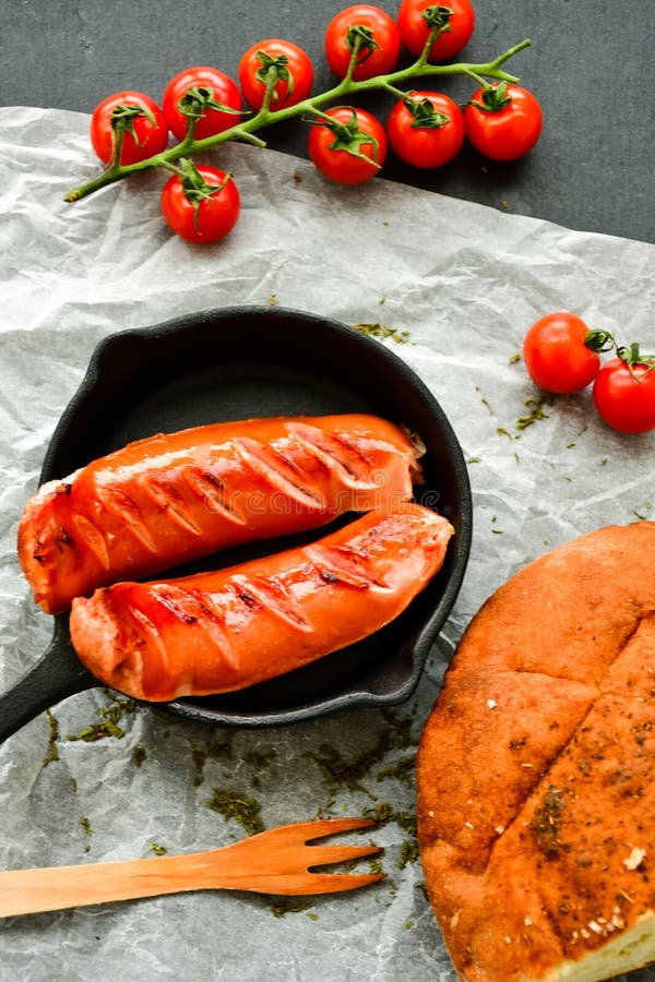 Grillad korv fotografering för bildbyråer. Bild av grillfester - 112604099