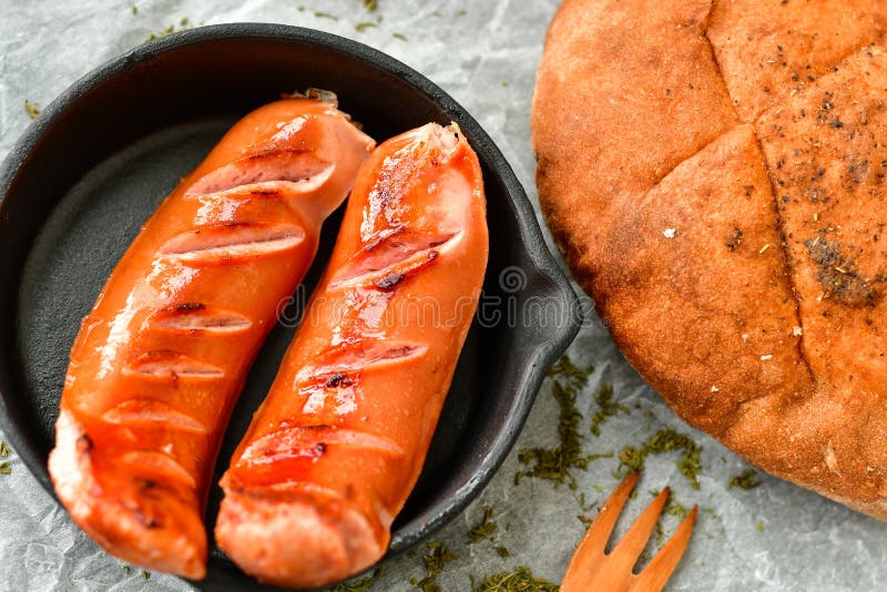 Grillad korv fotografering för bildbyråer. Bild av grillfester - 112604099
