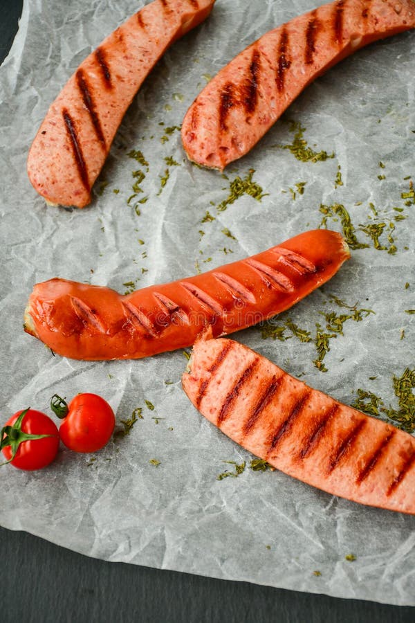 Grillad korv fotografering för bildbyråer. Bild av grillfester - 112604099