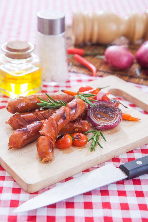 Grillad korv arkivfoto. Bild av korv, gjort, kött, kryddigt - 86221280