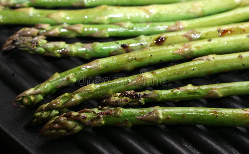Grillad sparris arkivfoto. Bild av fjäder, marinerad - 14016928