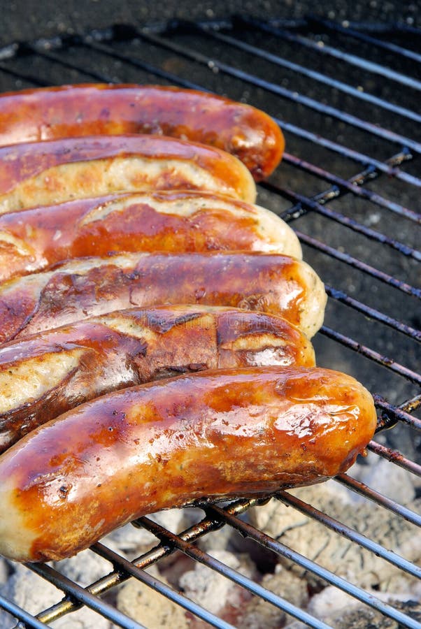 Grillbratwurst stockbild. Bild von draussen, abendessen - 9439303