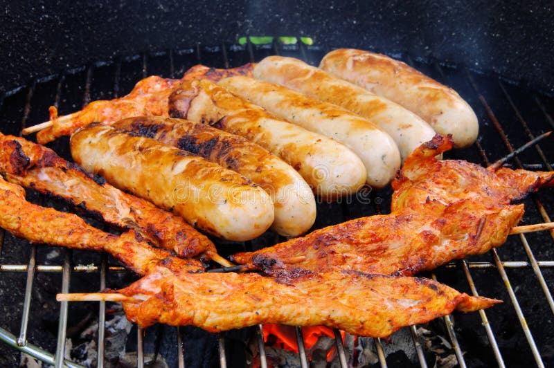 Grillbratwurst stockbild. Bild von kochen, gegrillt, bratwurst - 9504781