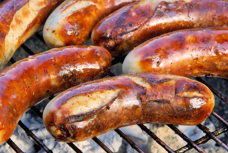 Grillbratwurst stockbild. Bild von draussen, abendessen - 9439303