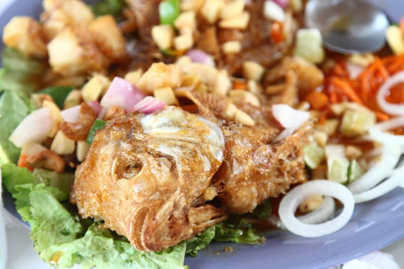 Grilled Fish Head with Vegetables Stock Photo - Image of burn, bream ...