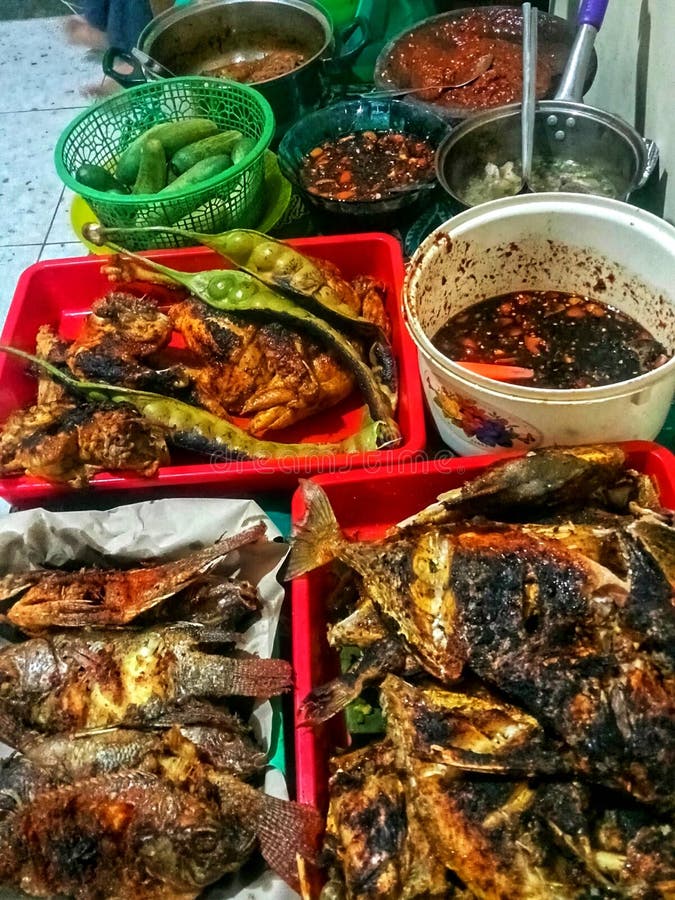 Grilled Fish with Very Spicy Chili Sauce and Fresh Vegetables Stock ...