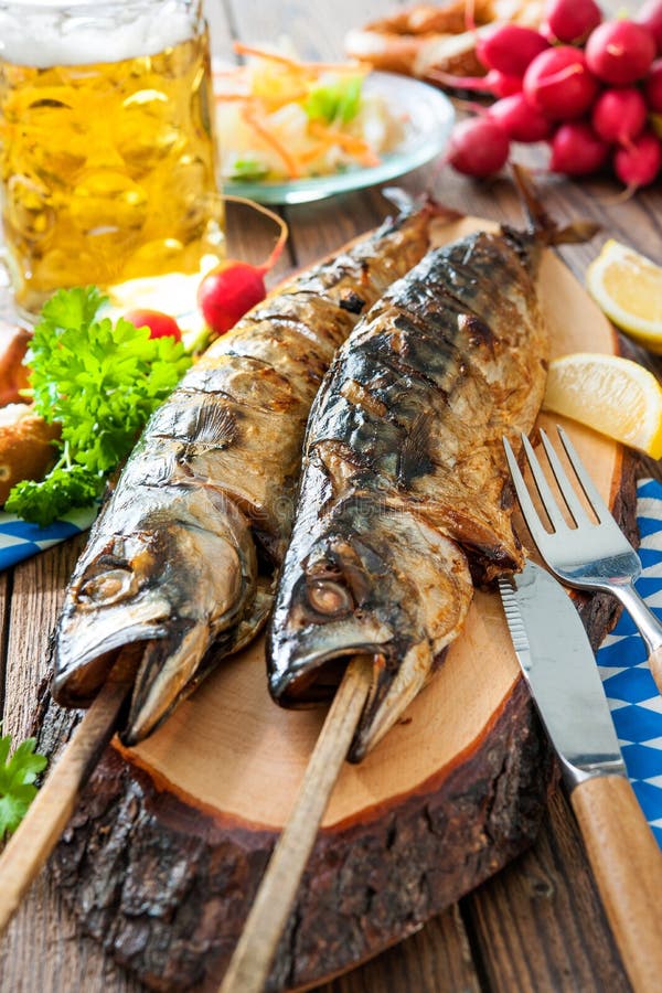 Mackerel fish on ice stock image. Image of restaurant - 23268053