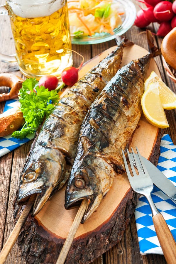 Mackerel fish on ice stock image. Image of restaurant - 23268053