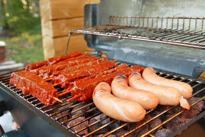 Griller image stock. Image of nutritif, viande, extérieur - 5395557