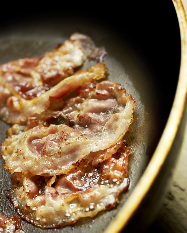 Griller Le Lard Dans Une Casserole Image stock - Image du détail, lard ...