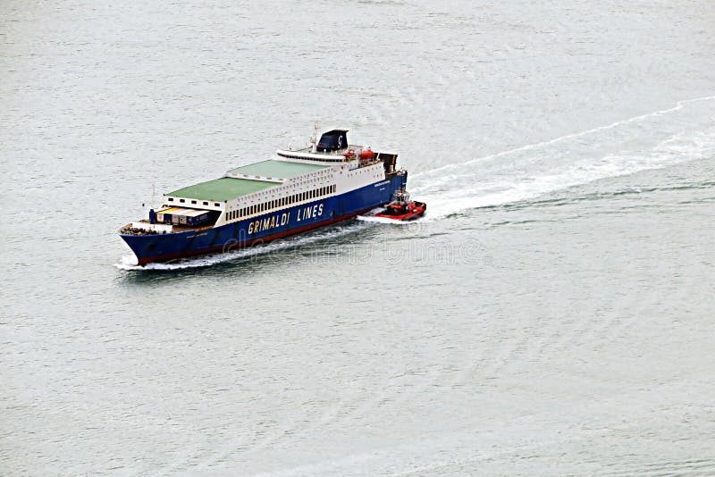 Grimaldi Lines ConRo Schiff GRANDE AFRICA Auf Der Elbe Redaktionelles ...