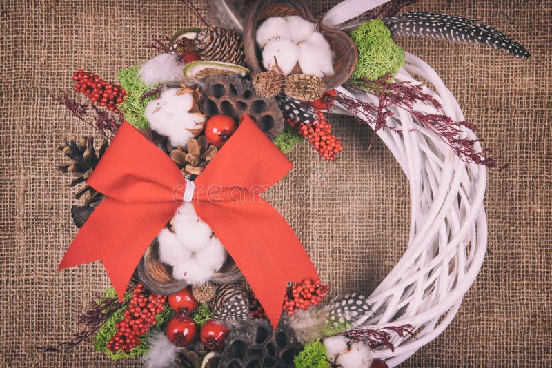 Grinalda bonita do Natal imagem de stock. Imagem de textura - 102587659