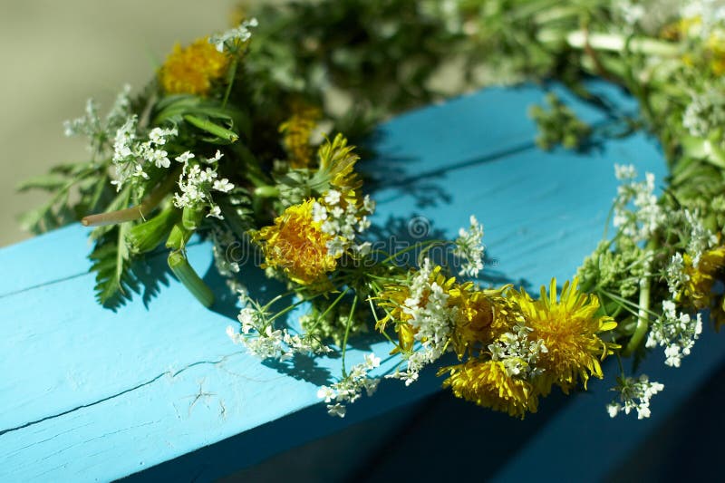 Grinalda da flor foto de stock. Imagem de branco, feriado - 2518904