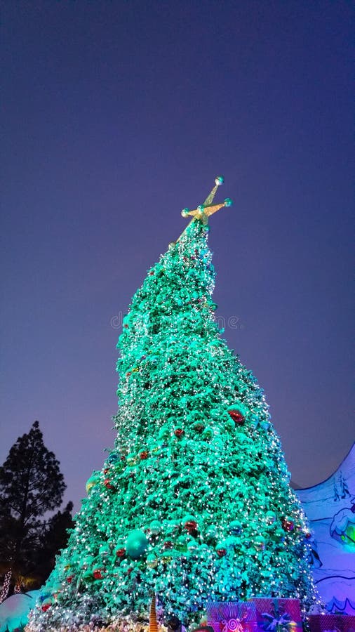 Grinchmas at Universal Studios Editorial Image - Image of shows, pink ...