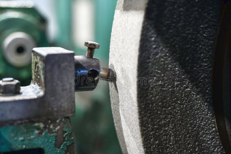 Grinding the Upper Abrasive Layer of the Grinding Wheel with a Diamond ...