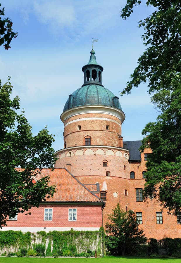 Gripsholm Slott I Staden Av Mariefred Arkivfoto - Bild av fästning ...
