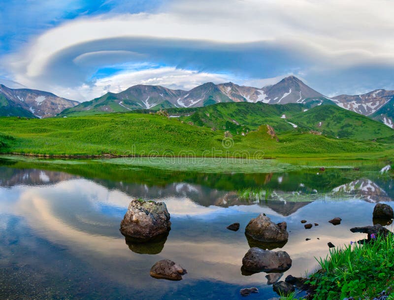 Große Berge Paramushir-Insel, Russland Stockfoto - Bild von grün ...
