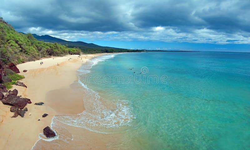 Großer Strand Auf Insel Maui-Hawaii Stockbild - Bild von küste, gold ...