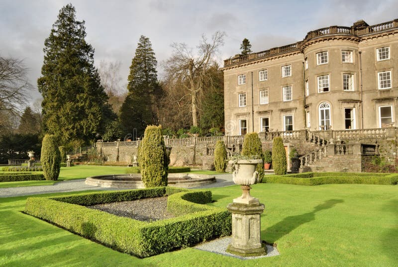 Großes Englisches Landhaus Und Garten Stockbild - Bild von haupt ...