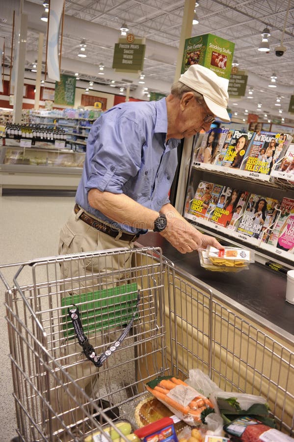 Grocery Store Check Out Line Editorial Photo - Image of purchases, rack ...
