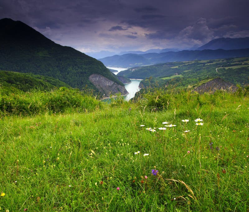 Groen landschap, Frankrijk stock afbeelding. Image of alpen - 9611447