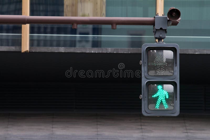 Groen licht stock afbeelding. Image of mens, aandacht - 25829497