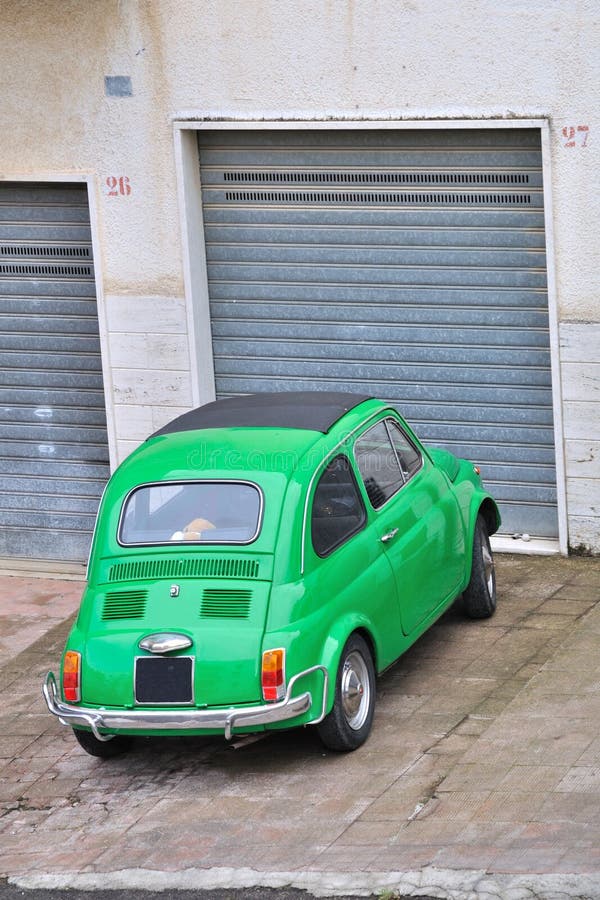 Groene Auto stock afbeelding. Image of milieu, schoon - 12671465