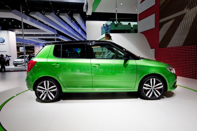 Groene auto Skoda Fabia redactionele foto. Image of auto - 19512111