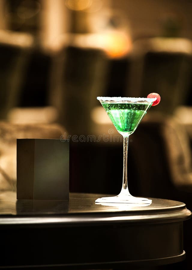 Groene Cocktail stock afbeelding. Image of vers, staaf - 85492593